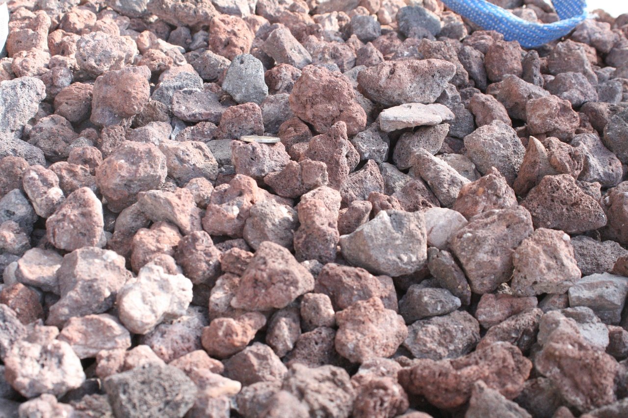Pierre Volcanique rouge, pouzzolane roche basaltique – Vetonek.be