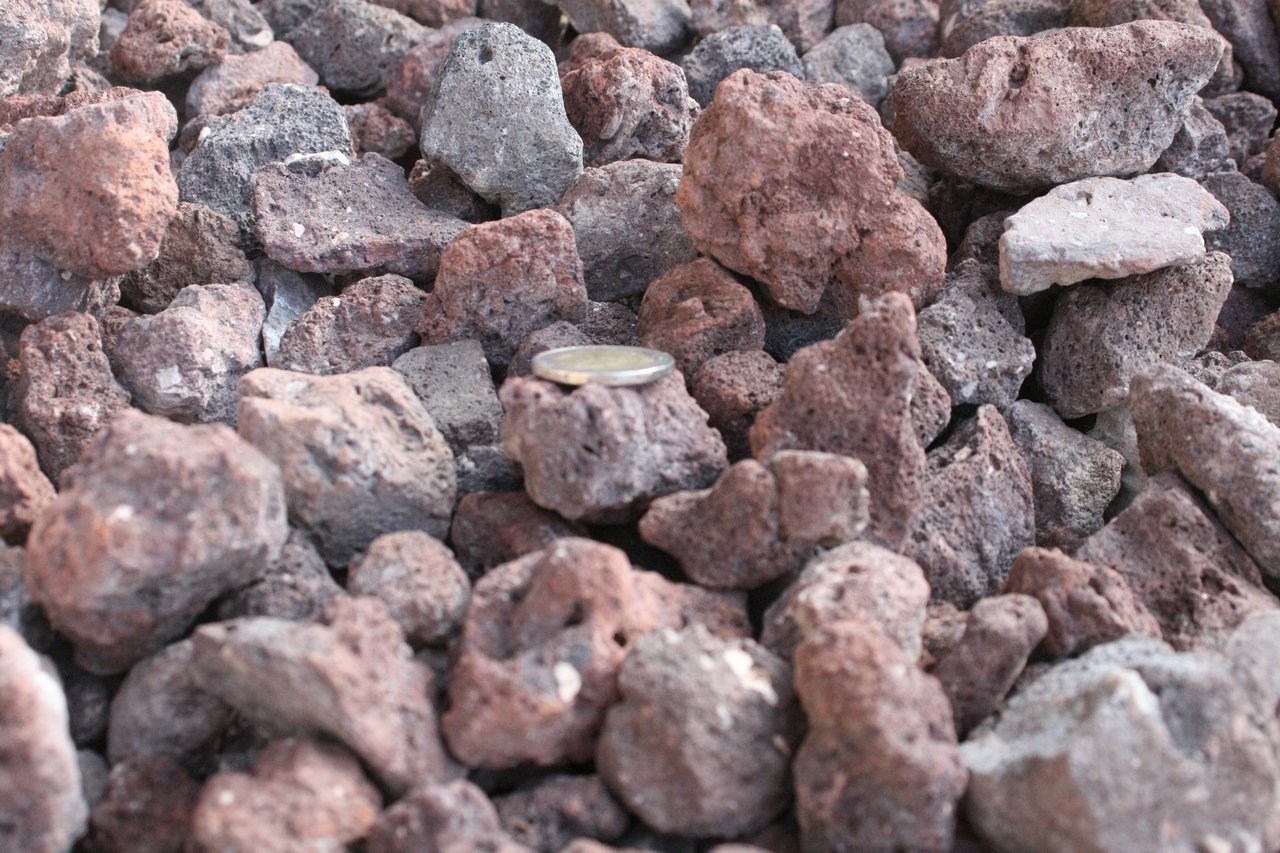 Pierre Volcanique rouge, pouzzolane roche basaltique – Vetonek.be